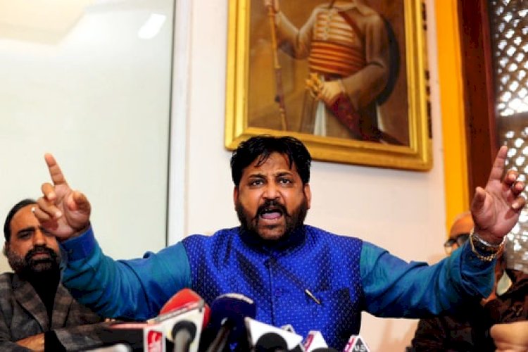 राष्ट्रीय राजपूत करणी सेना के राष्ट्रीय अध्यक्ष सुखदेव सिंह गोगामेड़ी की गोली मारकर हत्या, दो ...