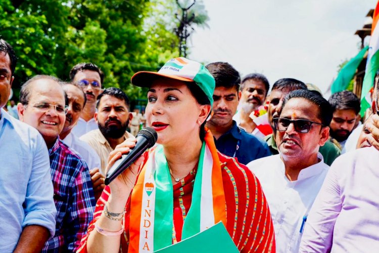 उपमुख्यमंत्री दिया कुमारी ने तिरंगा यात्रा को किया रवाना, तिरंगा प्रतिज्ञा भी दिलाई - thinQ360