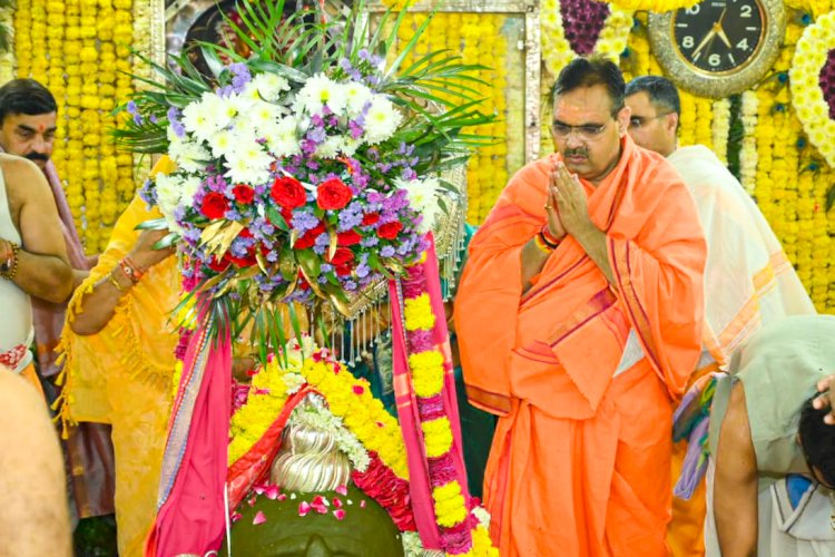 भजनलाल शर्मा ने महाकालेश्वर मंदिर में पूजा-अर्चना की - thinQ360