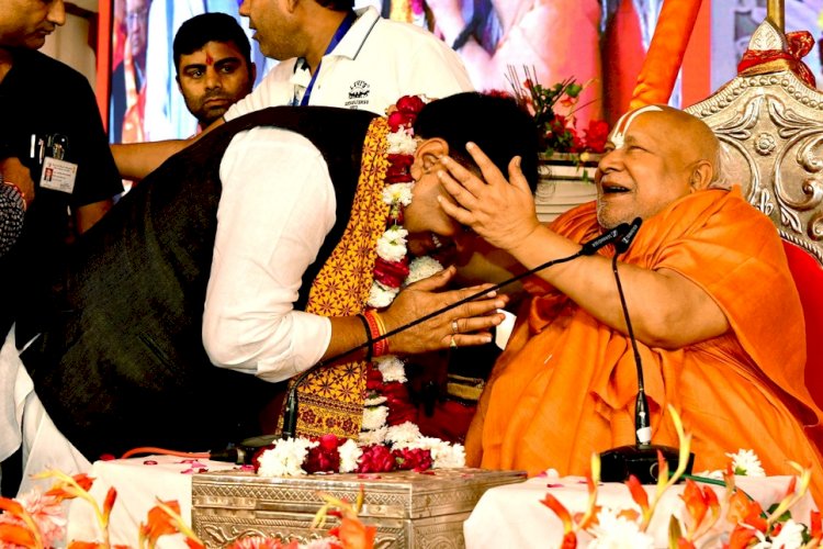 जगद्गुरु रामभद्राचार्य की रामकथा में शामिल हुए भजनलाल शर्मा - thinQ360