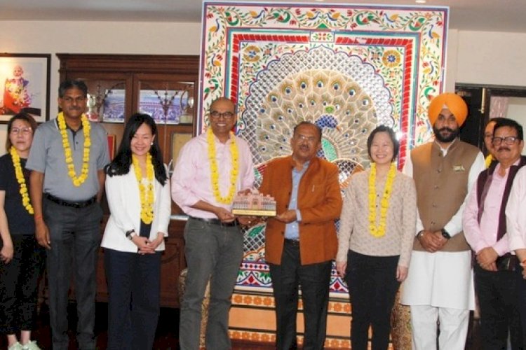 वासुदेव देवनानी से सिंगापुर प्रतिनिधि दल की मुलाकात - thinQ360